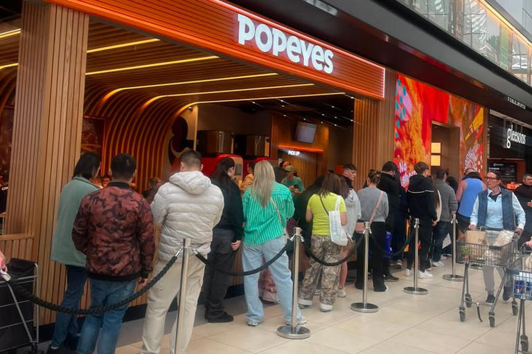 Huge queues remain in Blanchardstown for first Irish Popeyes restaurant