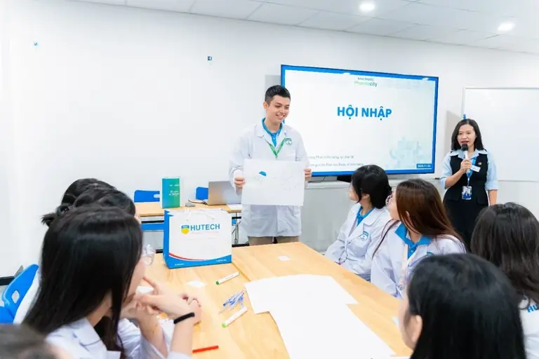 Học dược tại HUTECH: Vững chuyên môn, chắc tay nghề, nhận học bổng 30% ...