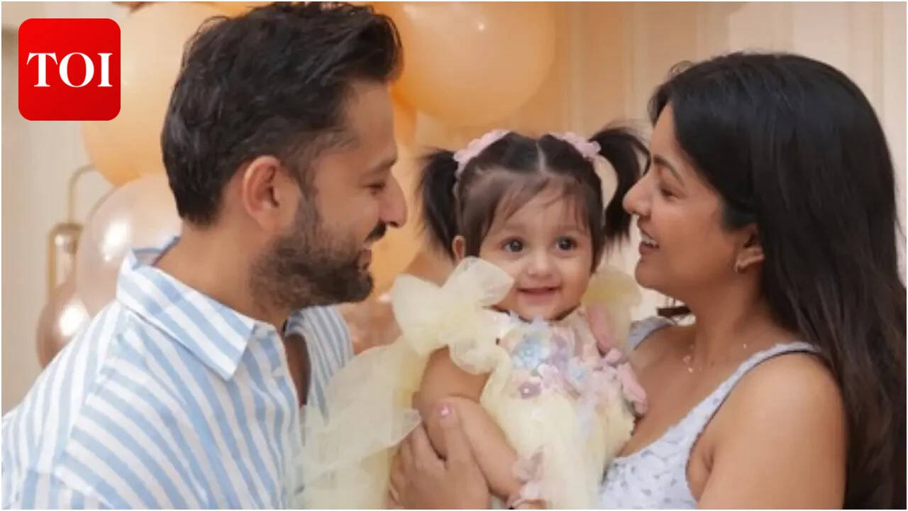 Ishita Dutta and Vatsal Sheth reveal daughter Veda's face on her 1st ...