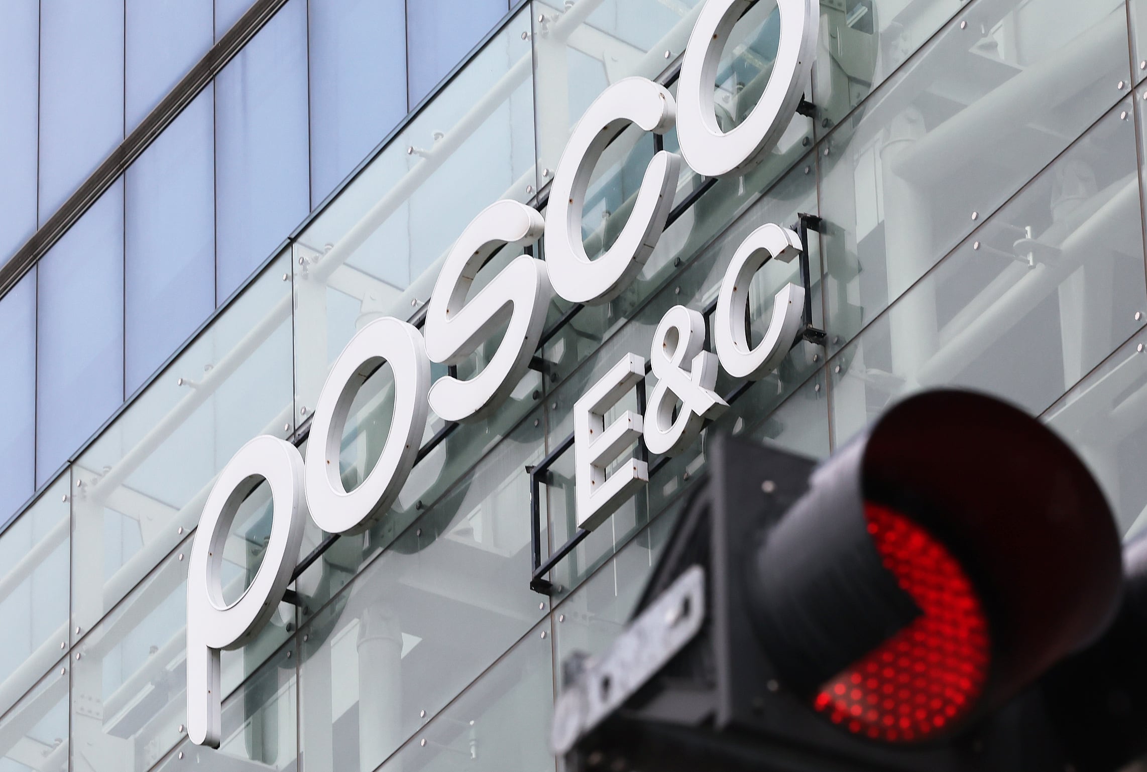 Ministry of Employment and Labor inspects POSCO E&C after fatal accidents