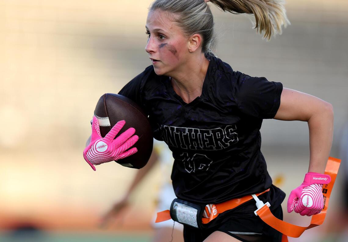 NFL's Cowboys, Texans urge UIL to sanction girls flag football in Texas