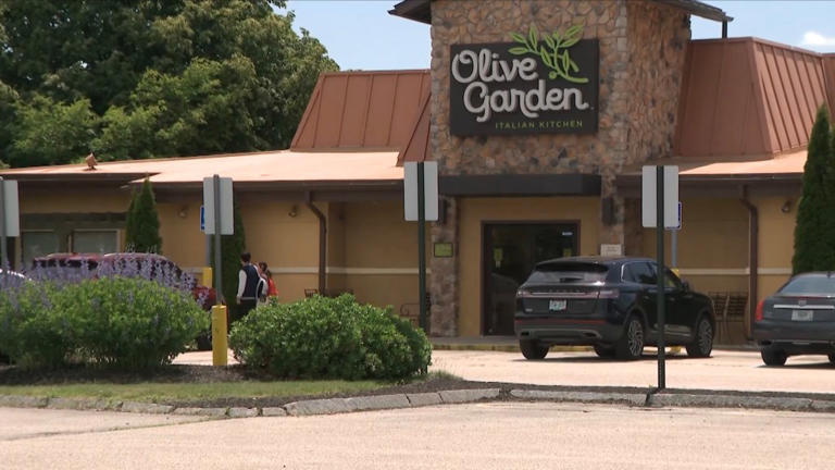 Woman rescued from Olive Garden after nutjob allegedly forced her into ...