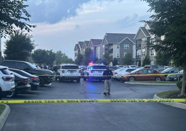 2 killed in shooting at apartment complex on Columbus' northwest side