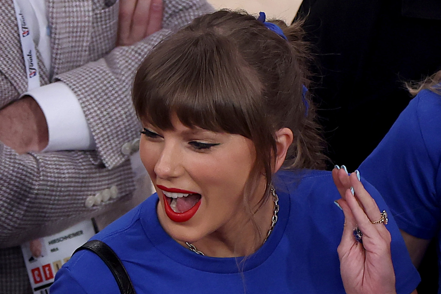 Taylor Swift & Haim sisters at NBA Finals game 4: See Knicks shirts