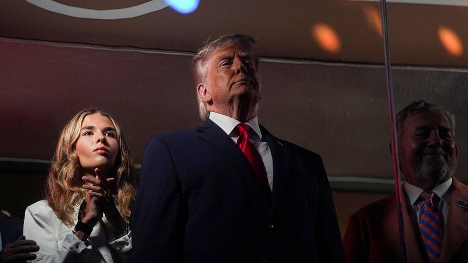Knicks fan Jon Stewart on what it was like inside MSG when Trump got booed