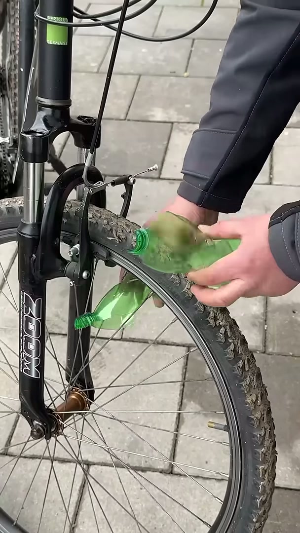 Bike tire hack using plastic bottle #diy #bilelock #tire #trick