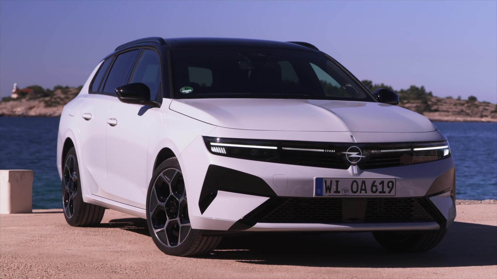 The new Opel Astra Sports Tourer hybrid exterior design