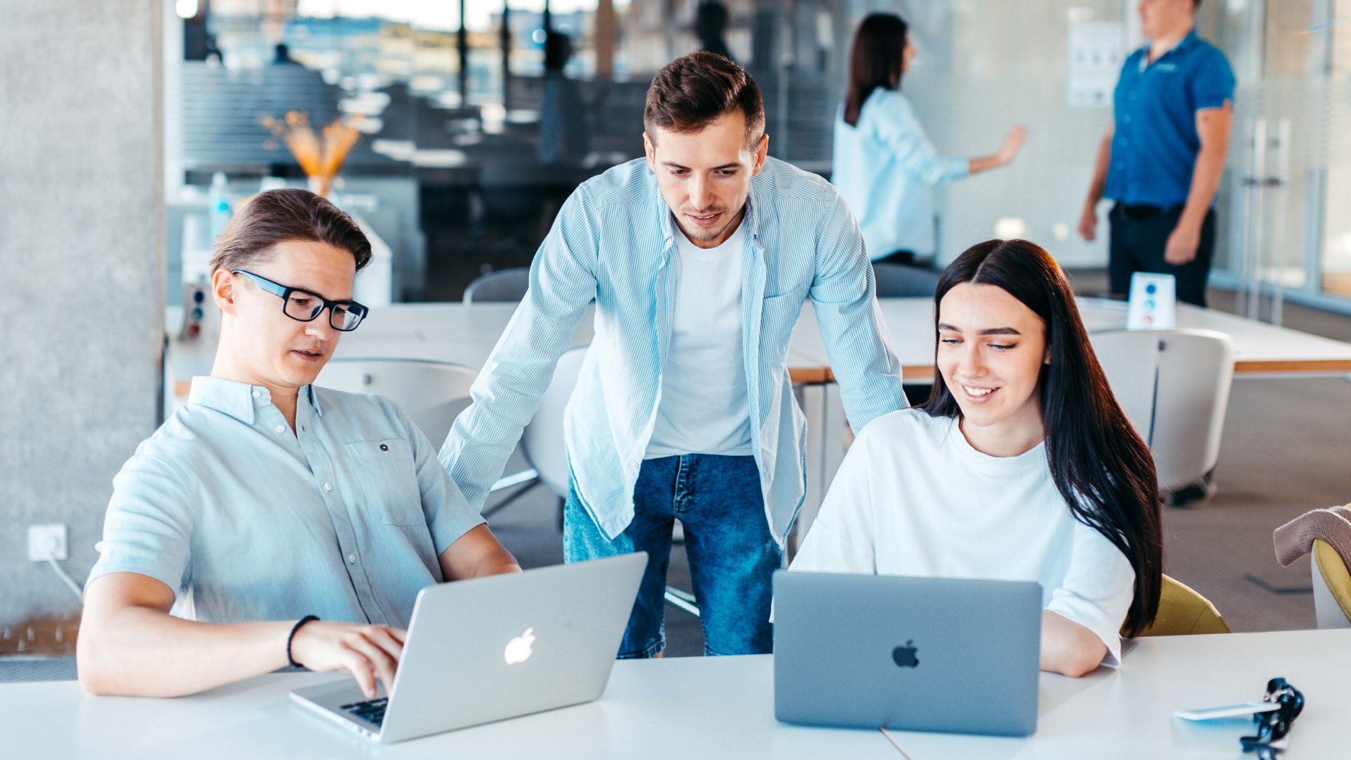 20 habitudes au travail que la génération Z a rendues moins gênantes ...