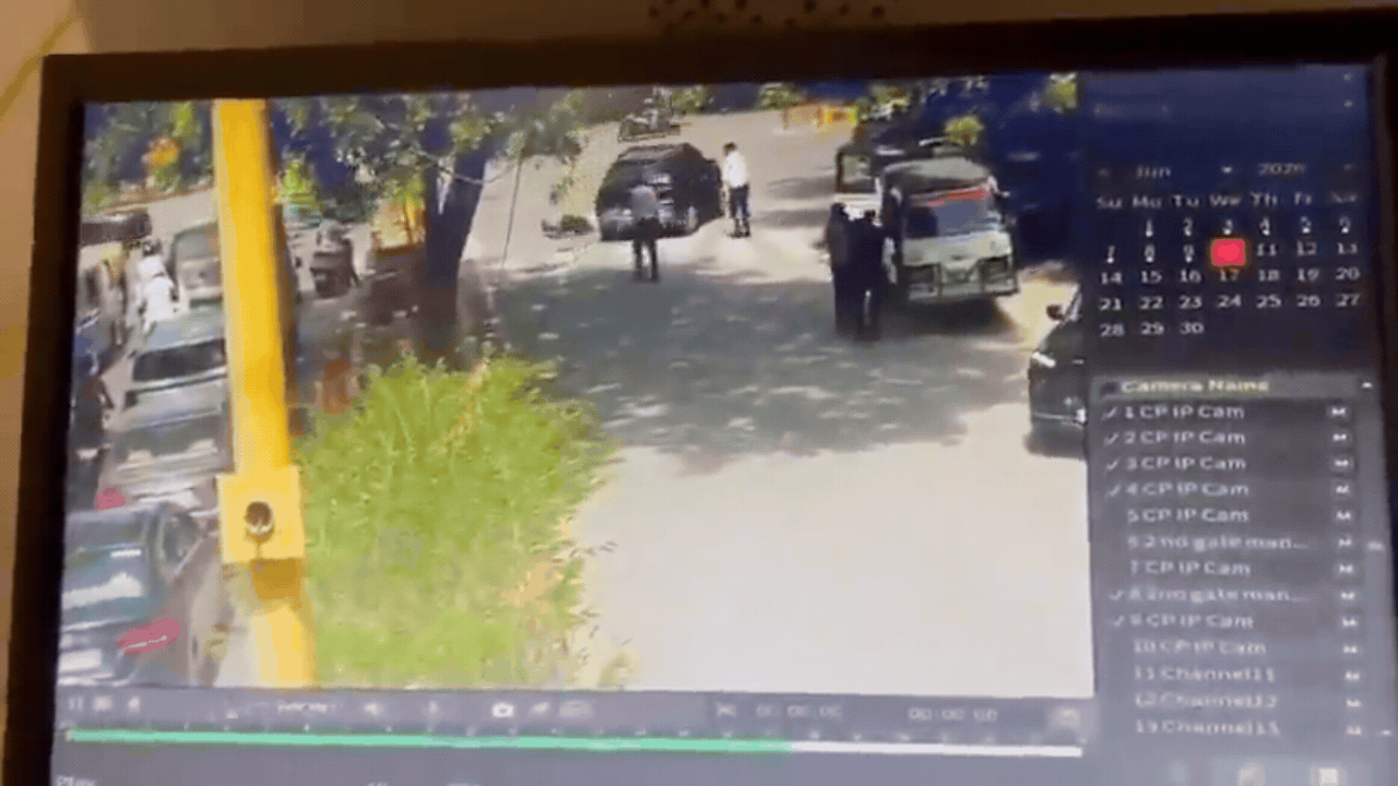 Wrong-side SUV mows down Delhi traffic cop, driver flees - VIDEO
