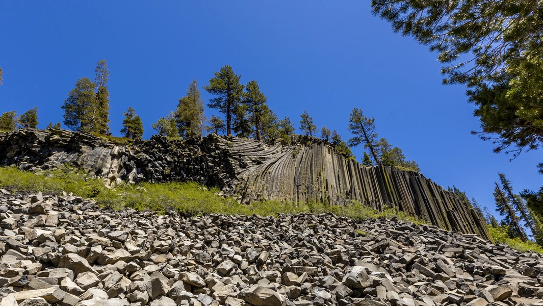 Geologic wonders and trails of Mammoth Lakes