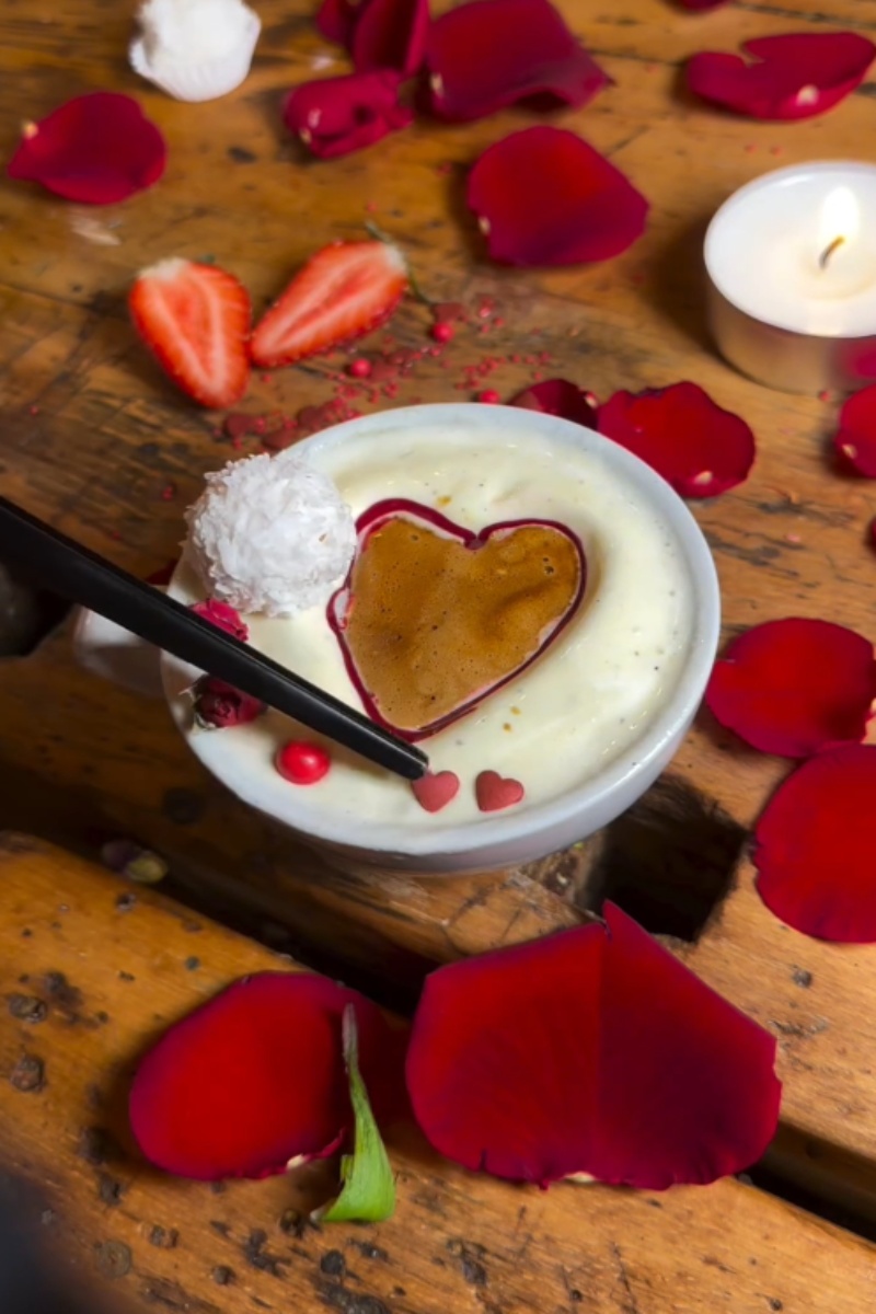 Romantik kalp latte art tatlısı