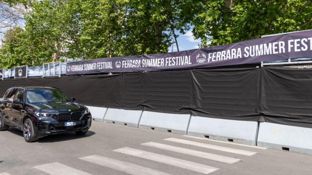 Ferrara, la Soprintendenza su Piazza Ariostea: «Via gazebo e divisori ...