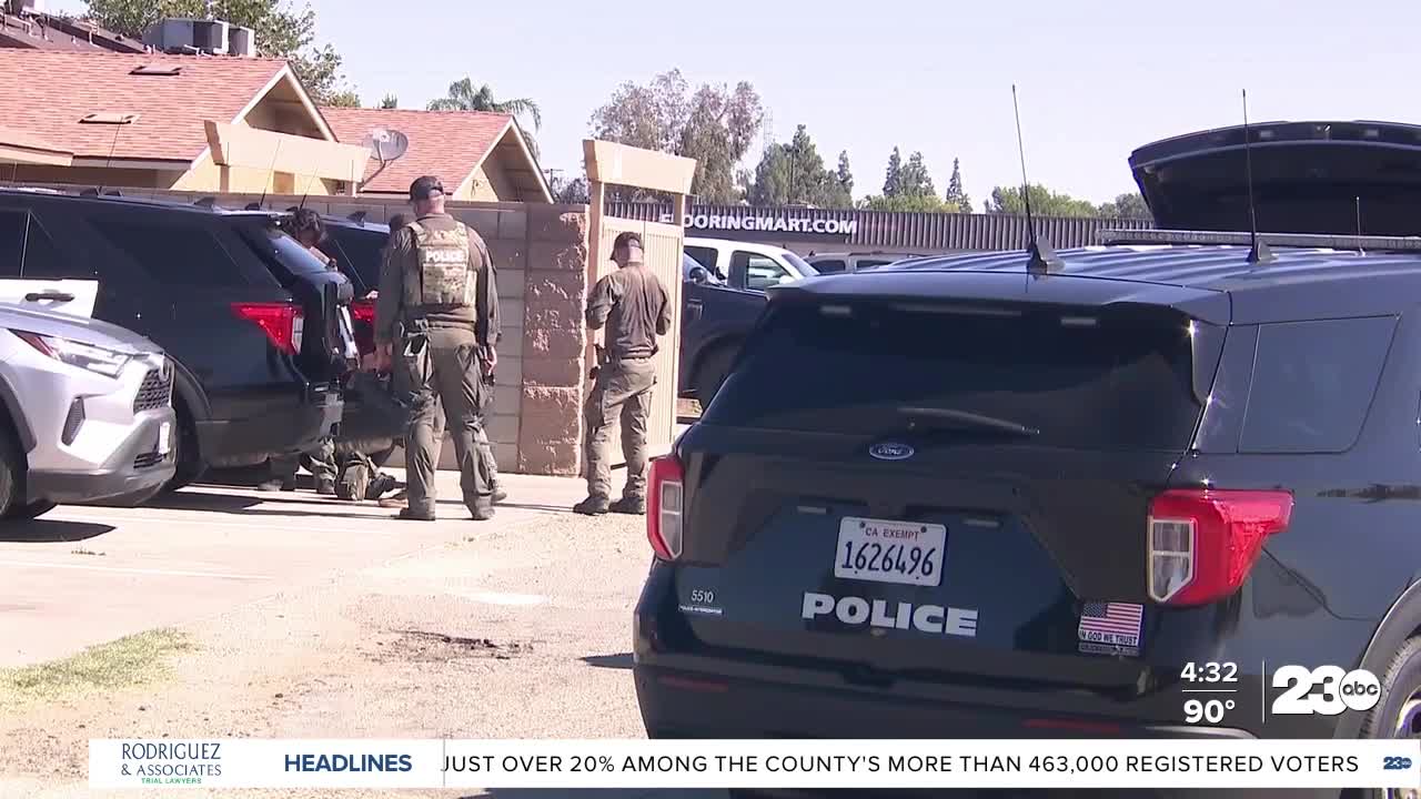 Man arrested after Bakersfield standoff involving rifle, SWAT team