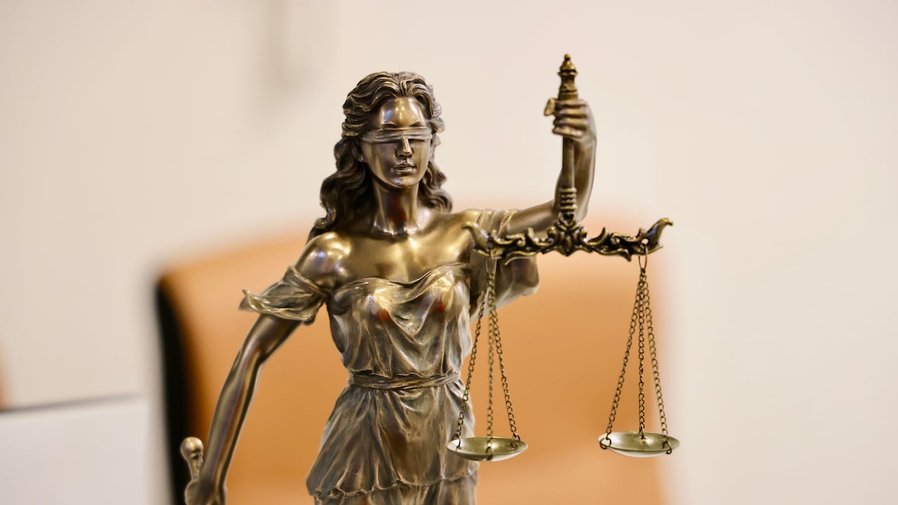 AI-powered law firm wins court case against human attorneys in a world ...