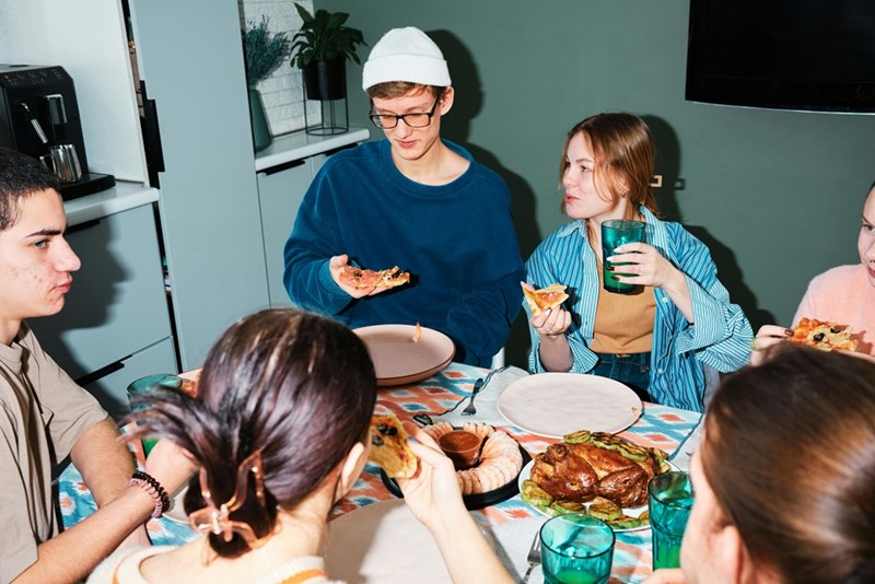 Friends leave dinner party after host serves 'vegan lasagna': 'The ...