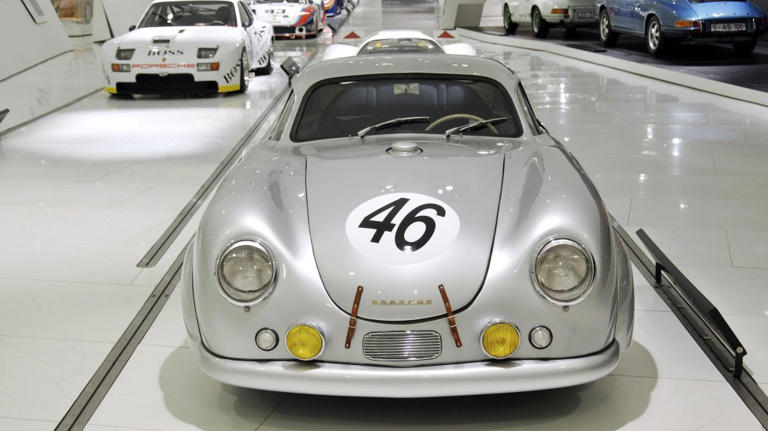 Echoes of 1951: Manthey Porsche 911 GT3 R modern racers don historic ...