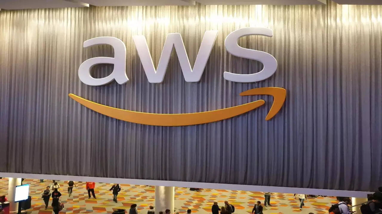 Amazon Web Services' marketing head sends message for laid off Meta ...