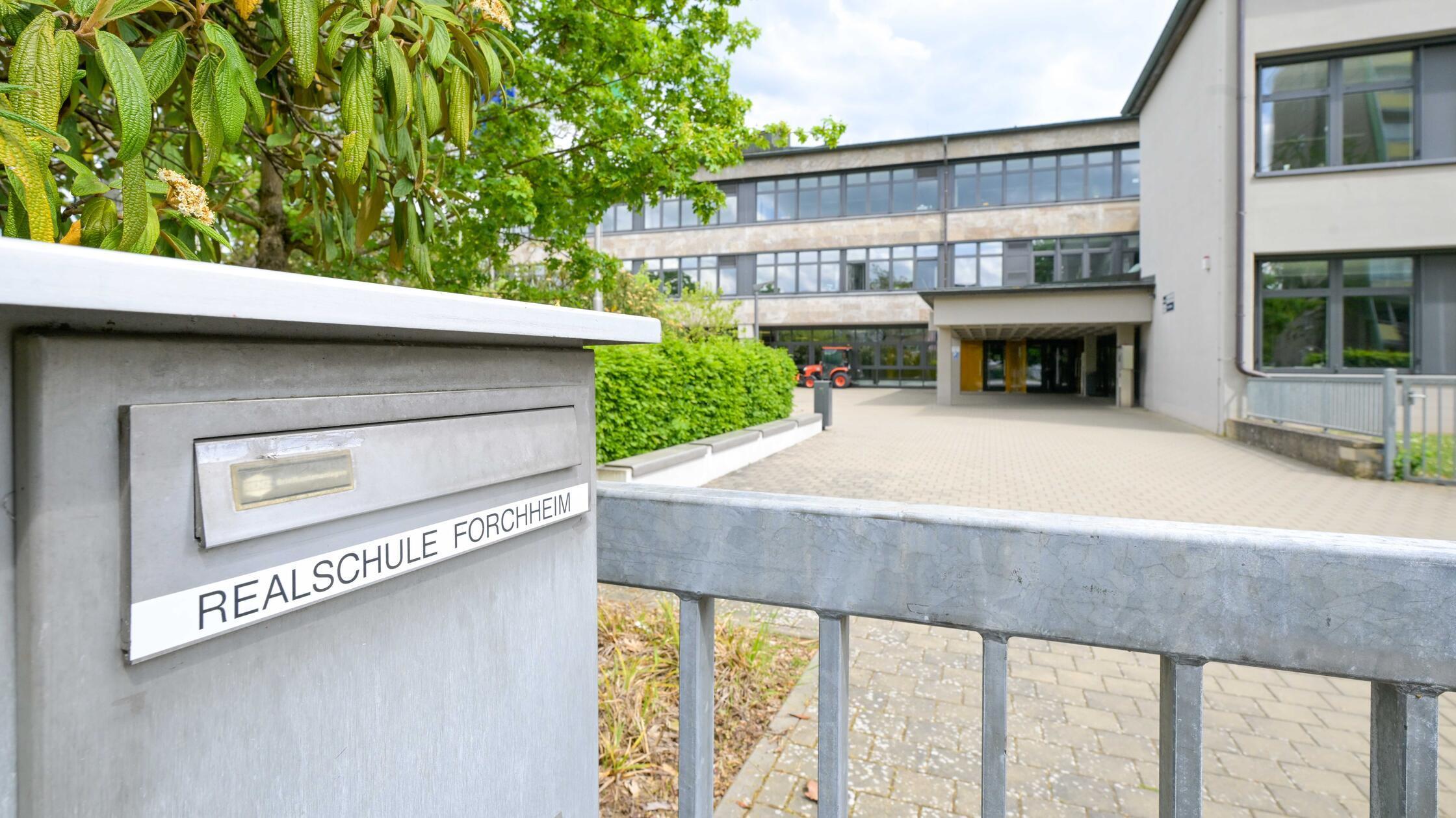 Schülerboom zwingt Landkreis Forchheim zum Handeln - Realschule nimmt ...