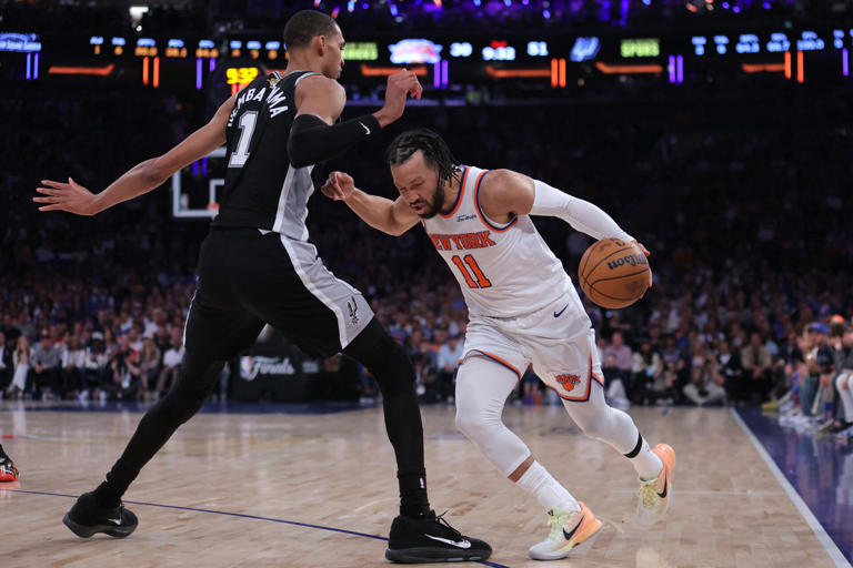 Knicks break NBA record in improbable Game 4 win over Spurs