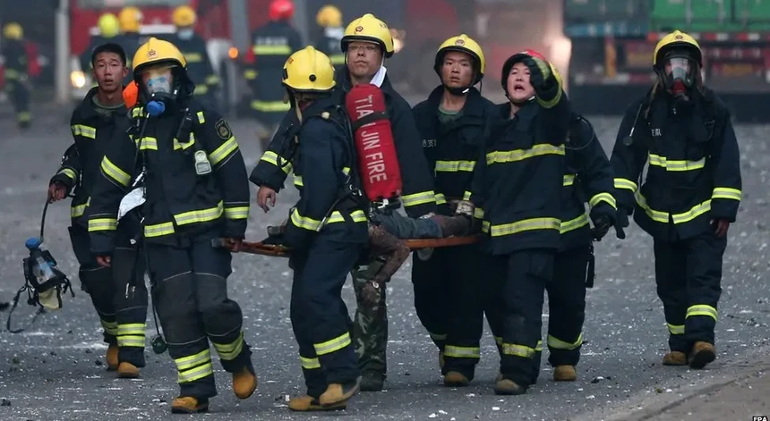 Explosão numa rua do sul da China provoca sete mortos e 17 feridos