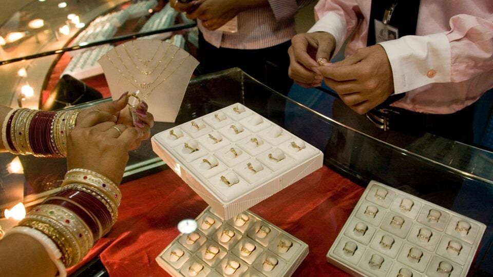 Gold rate today: MCX gold dips ₹2000/10 gm as escalation in US-Iran war ...