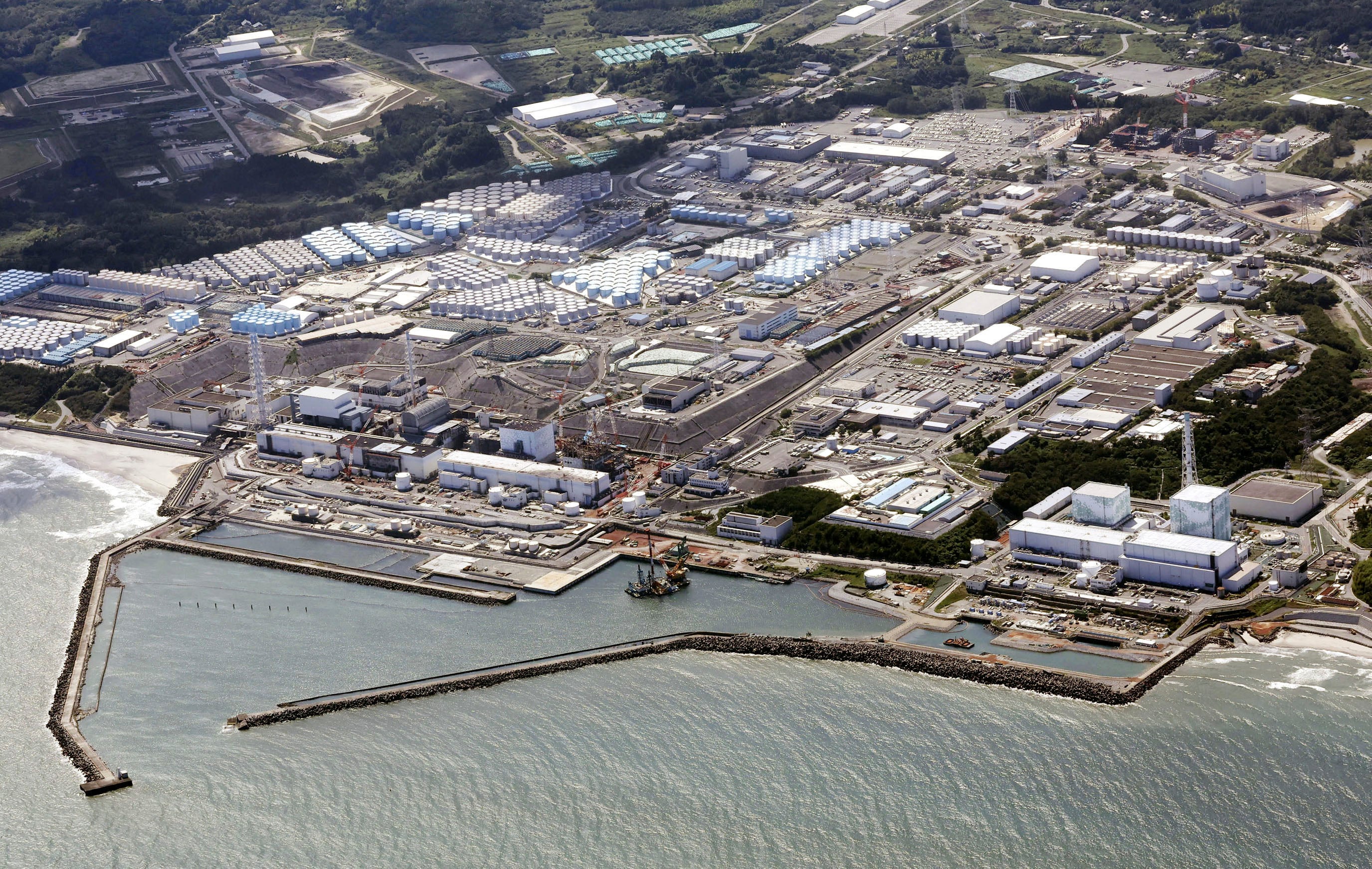 TEPCO halts Fukushima discharge after alarm