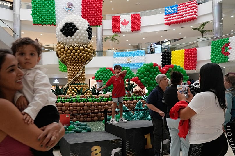 El Mundial más grande multiplica el negocio del fútbol y pone a prueba ...