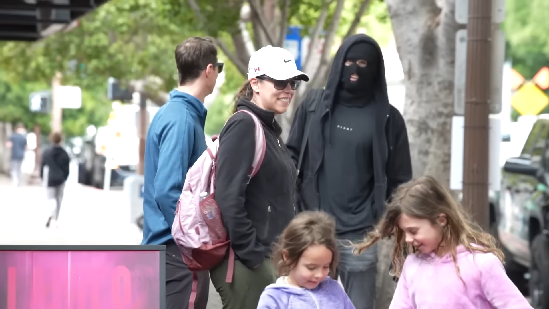 The polite robber handing cash back to strangers