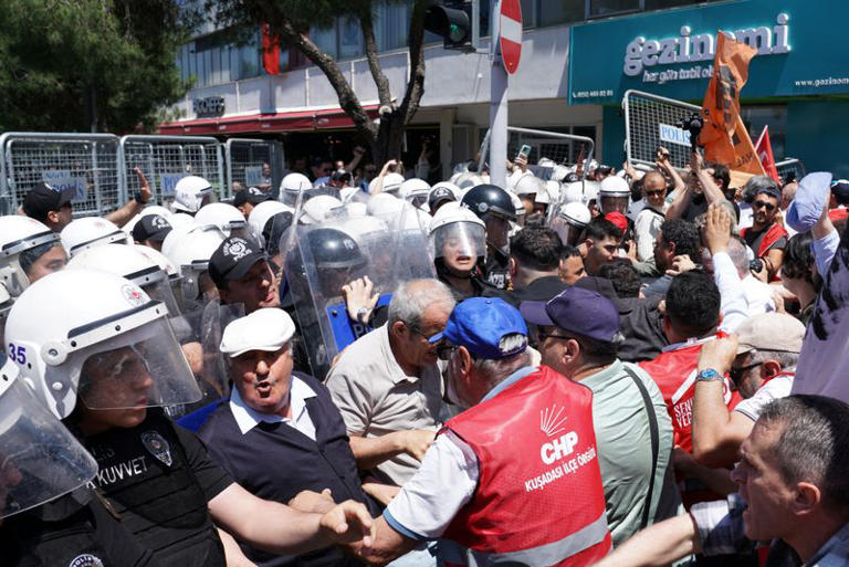 Ousted Turkish opposition leader's team resigns from party assembly