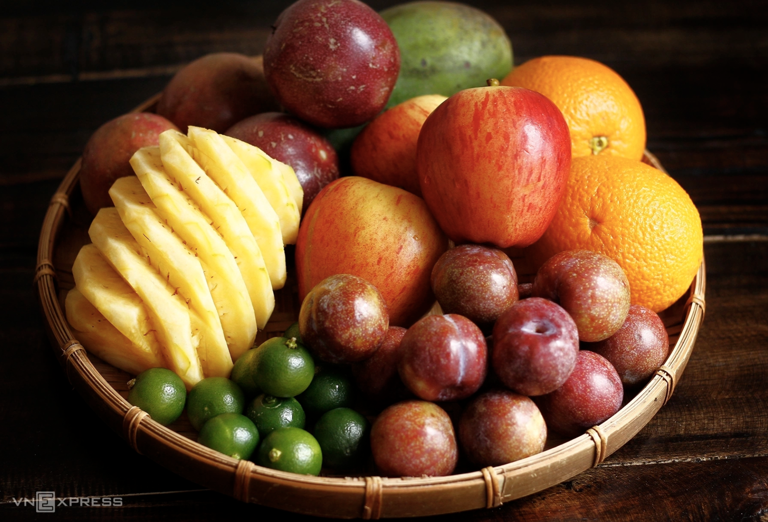 Doctor debunks 8 common myths about eating fruit