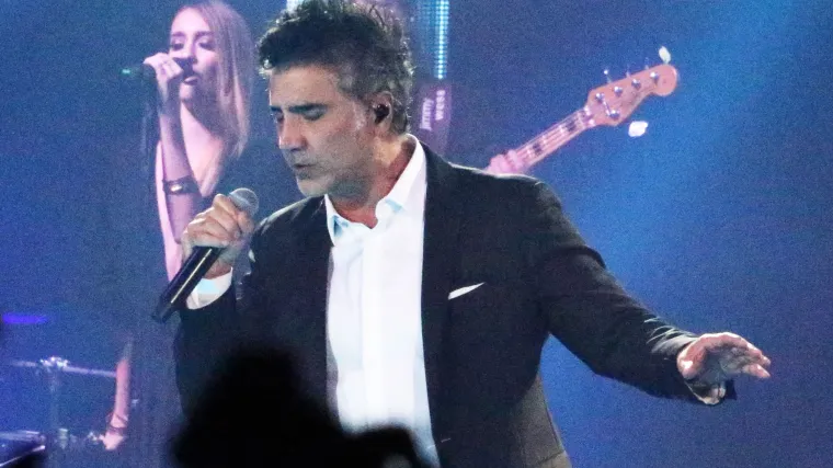 Who is Alejandro Fernandez? Meet the Mexican national anthem singer for ...