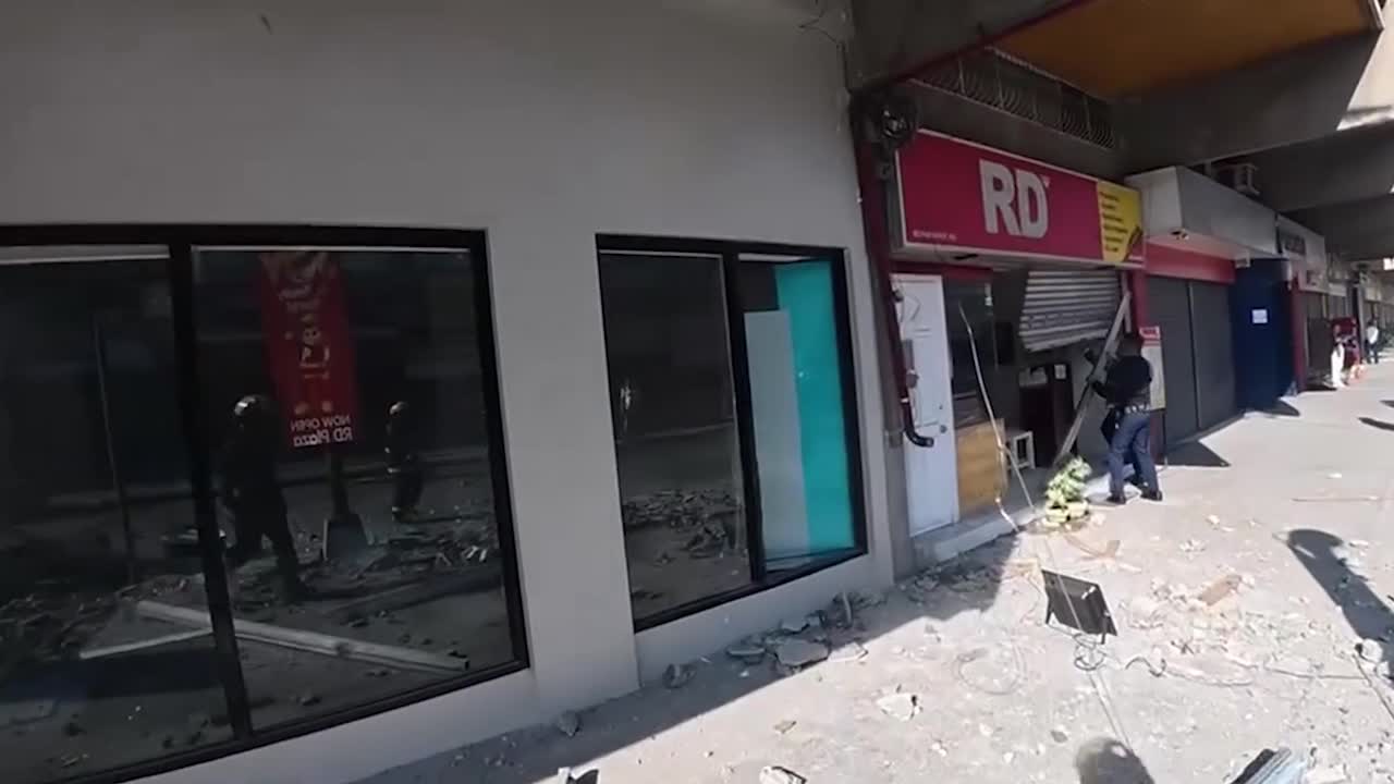 Firemen rescues customers trapped in building destroyed by Philippines ...