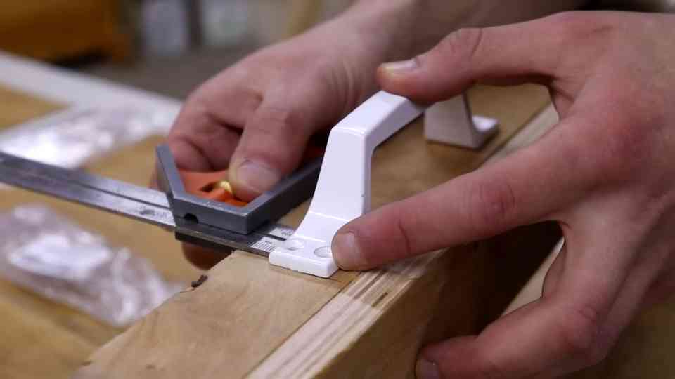 You don’t need expensive machines to flatten wood like this