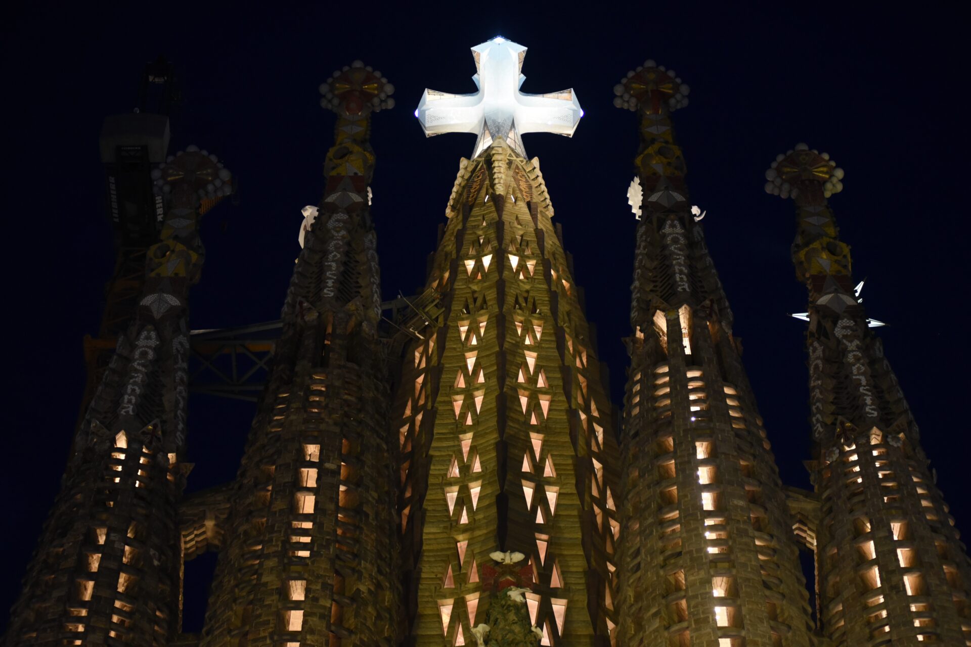 El papa León XIV y el espectáculo de la Sagrada Familia de Gaudí