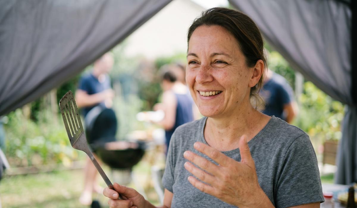 Fini les barbecues sous le soleil brûlant : cette tonnelle Action à 50 ...