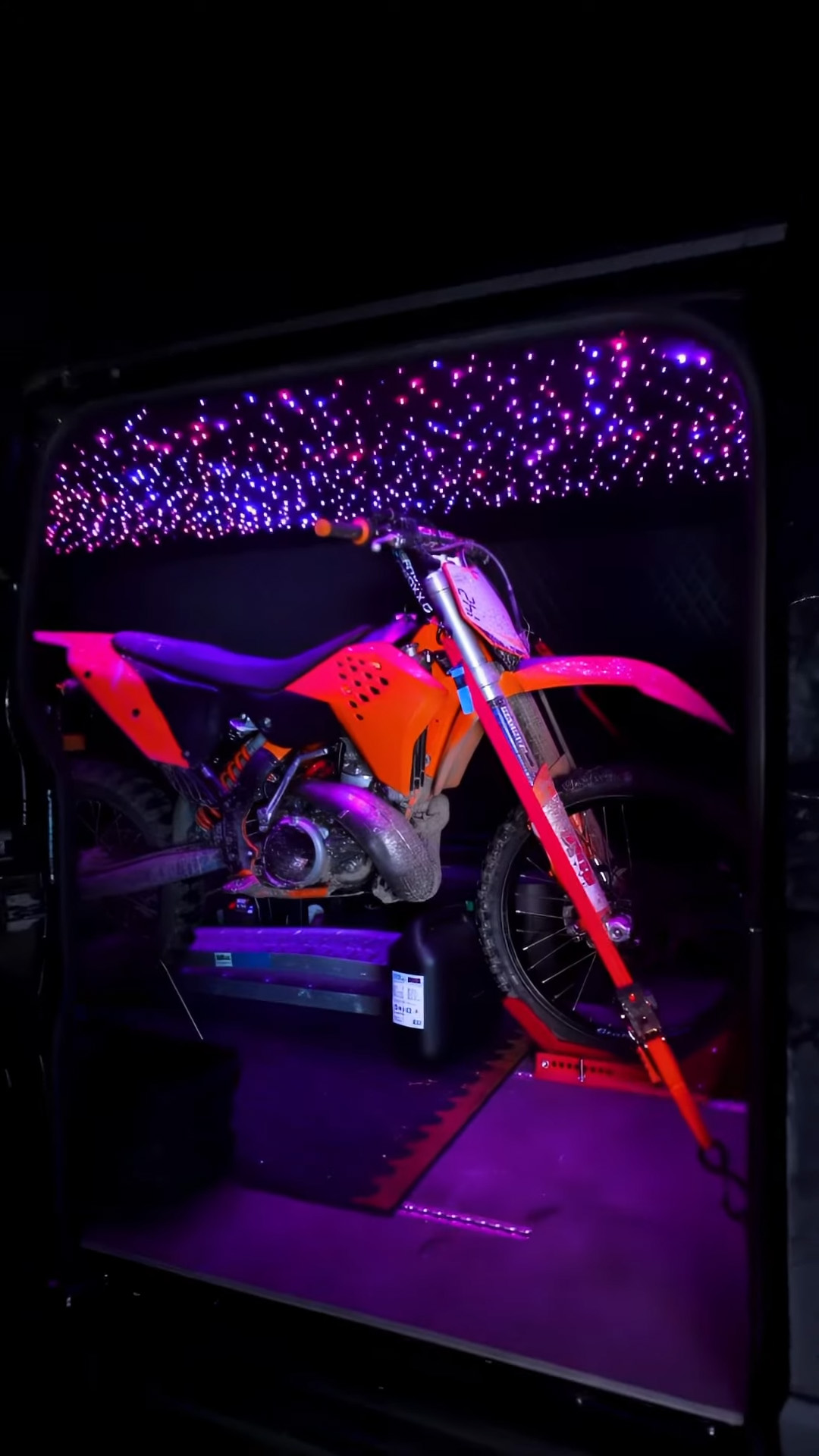 DIY Sternenhimmel für den Transporter