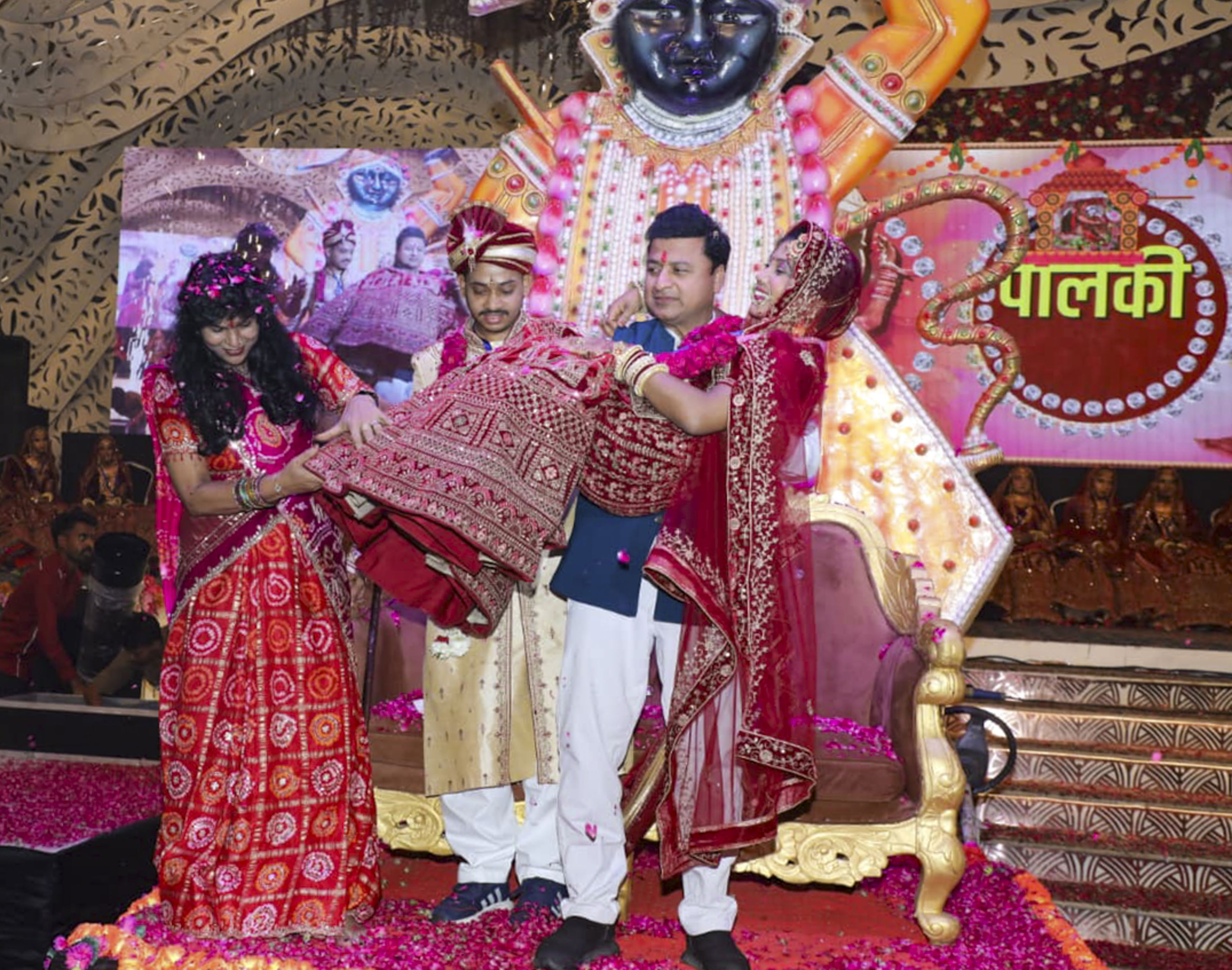 Band, baaja, baraat meets purpose: 21 couples say 'I do' in all-frills ...