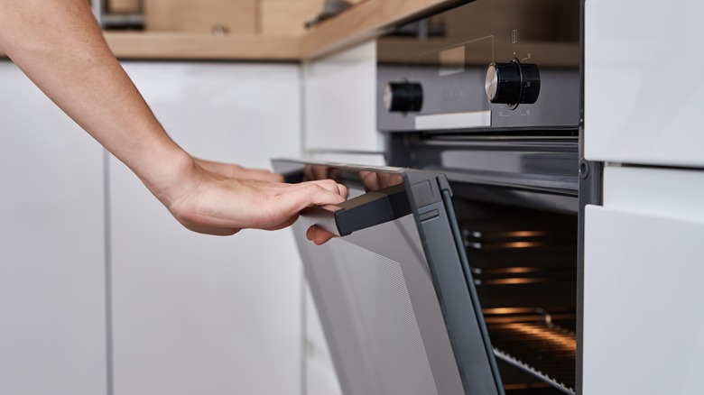 10 signs your oven is too old