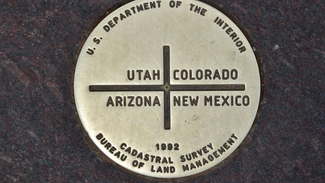 9 unusual stories behind US state borders
