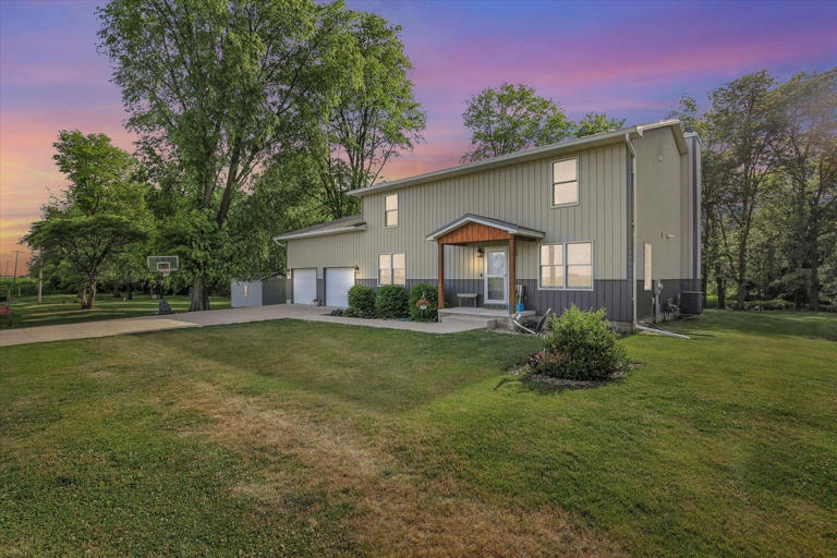 On the market: Custom built Fairbury home sits on 1.5 acres
