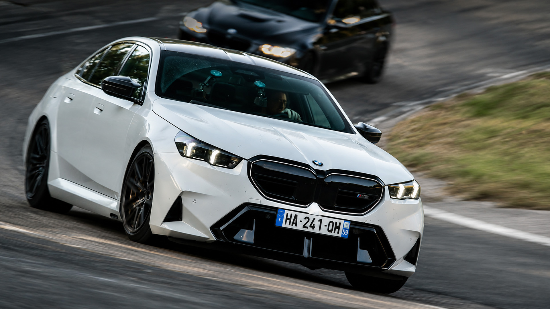 Nürburgring corner fight puts BMW M5 under pressure
