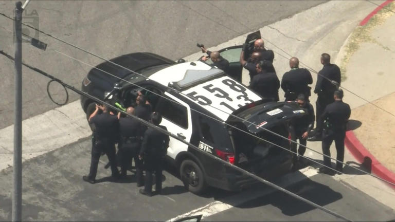 Suspect, officer shot in gun battle after LAPD pursuit in Boyle Heights