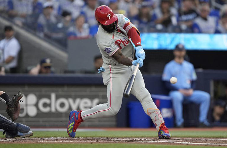 Phillies OF Adolis Garcia exits with pulled shoulder muscle vs. Jays