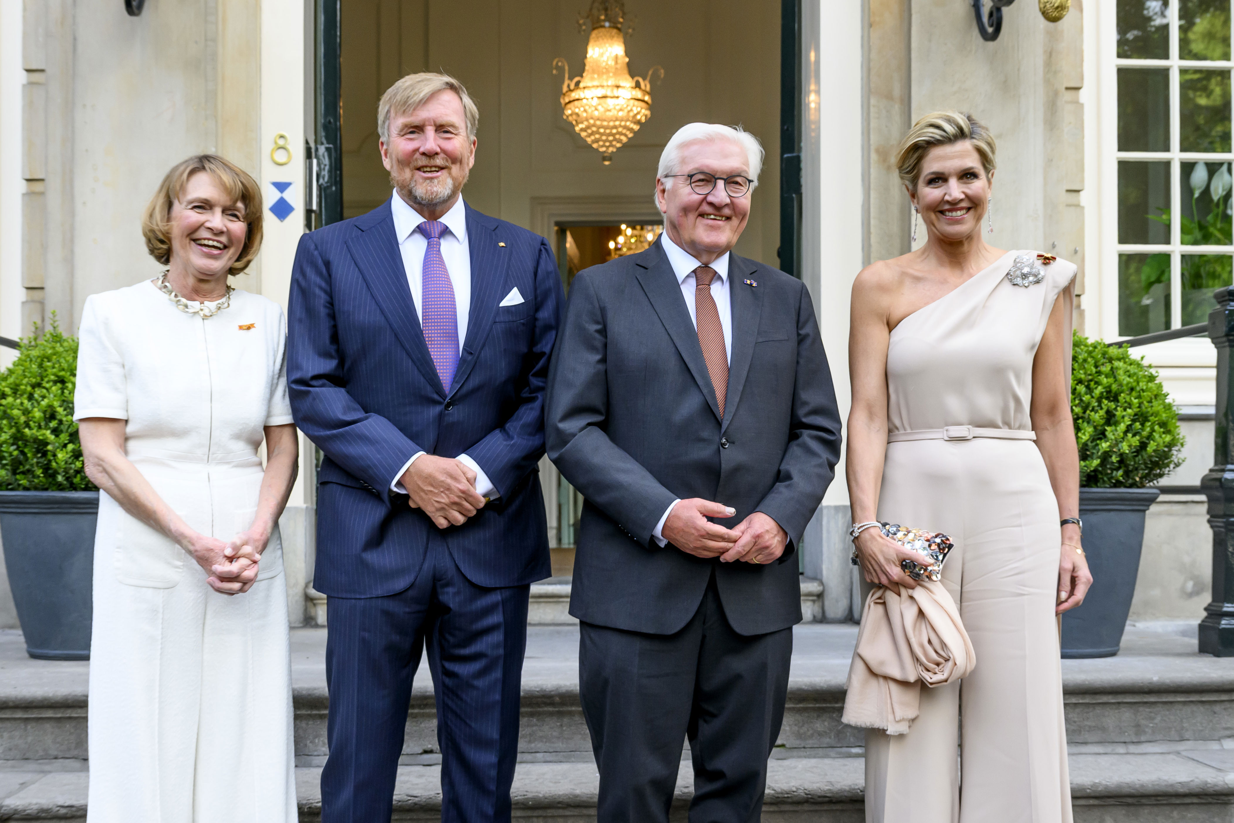 De 'French twist' van de koningin: Máxima verrast met haar chicste ...