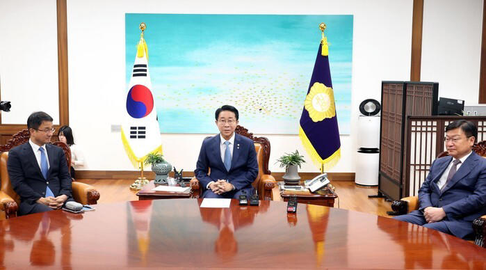Parliamentary leader meets party whips