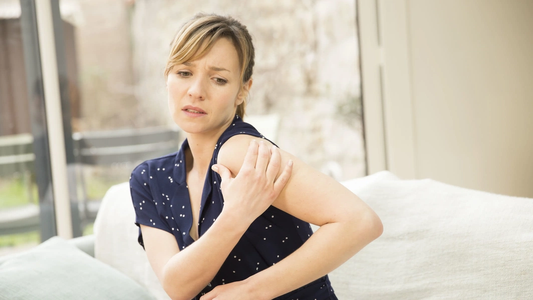 27 subtle signs doctors spot first
