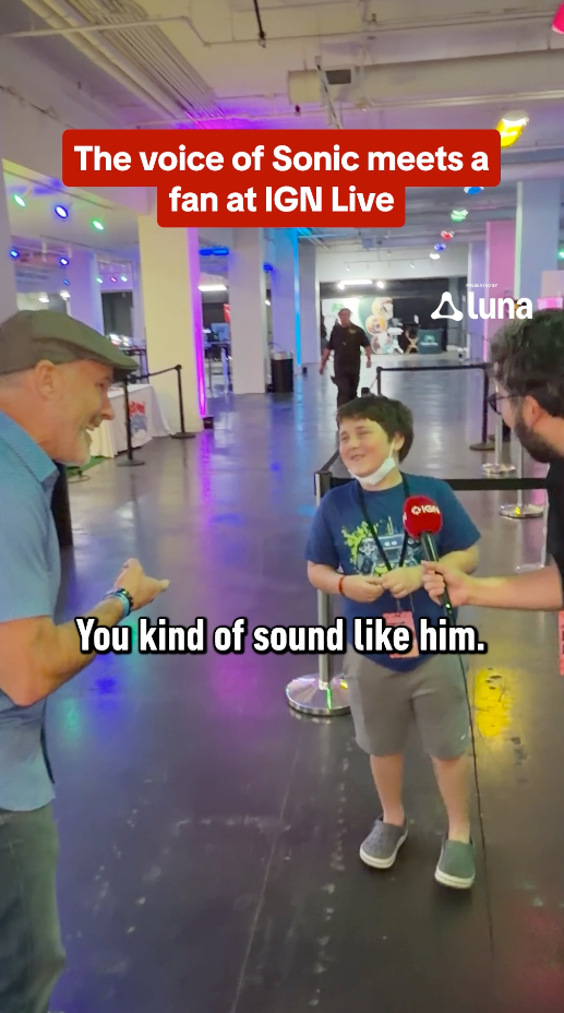 The voice of Sonic meets a fan at IGN Live