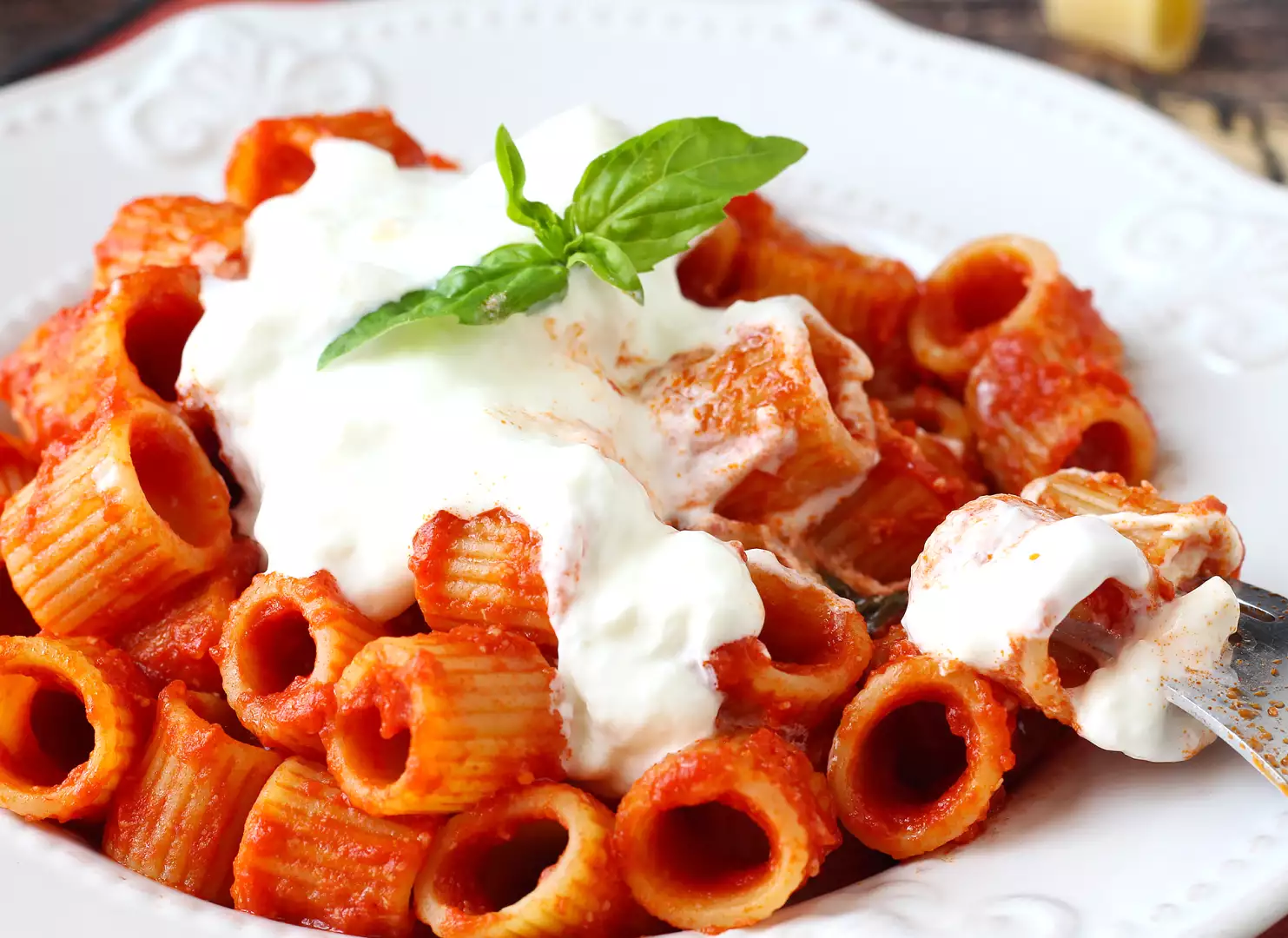 Pasta with stracciatella and creamy tomato: the first course ready in ...