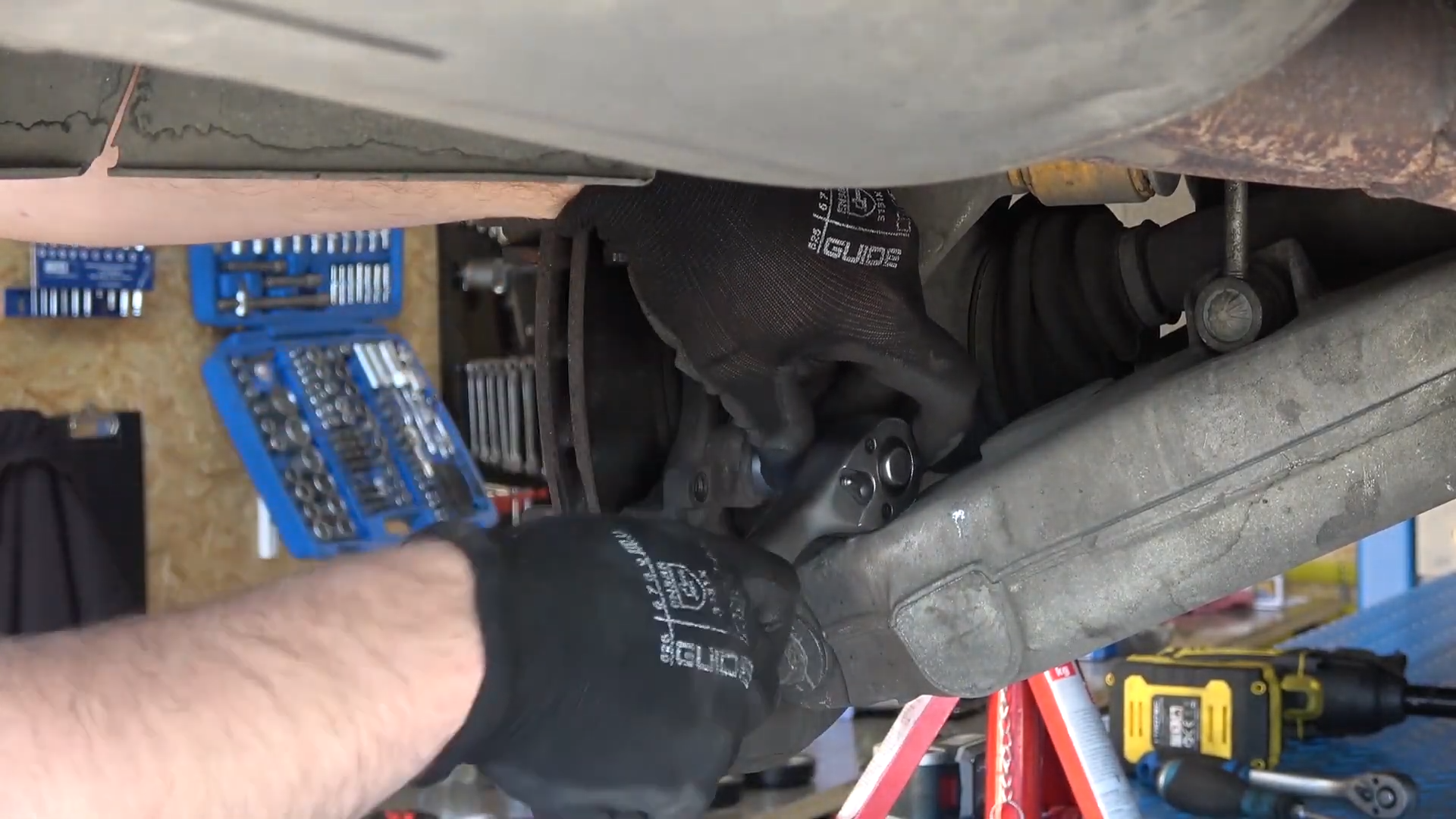 Why does this M5 need urgent suspension repairs?