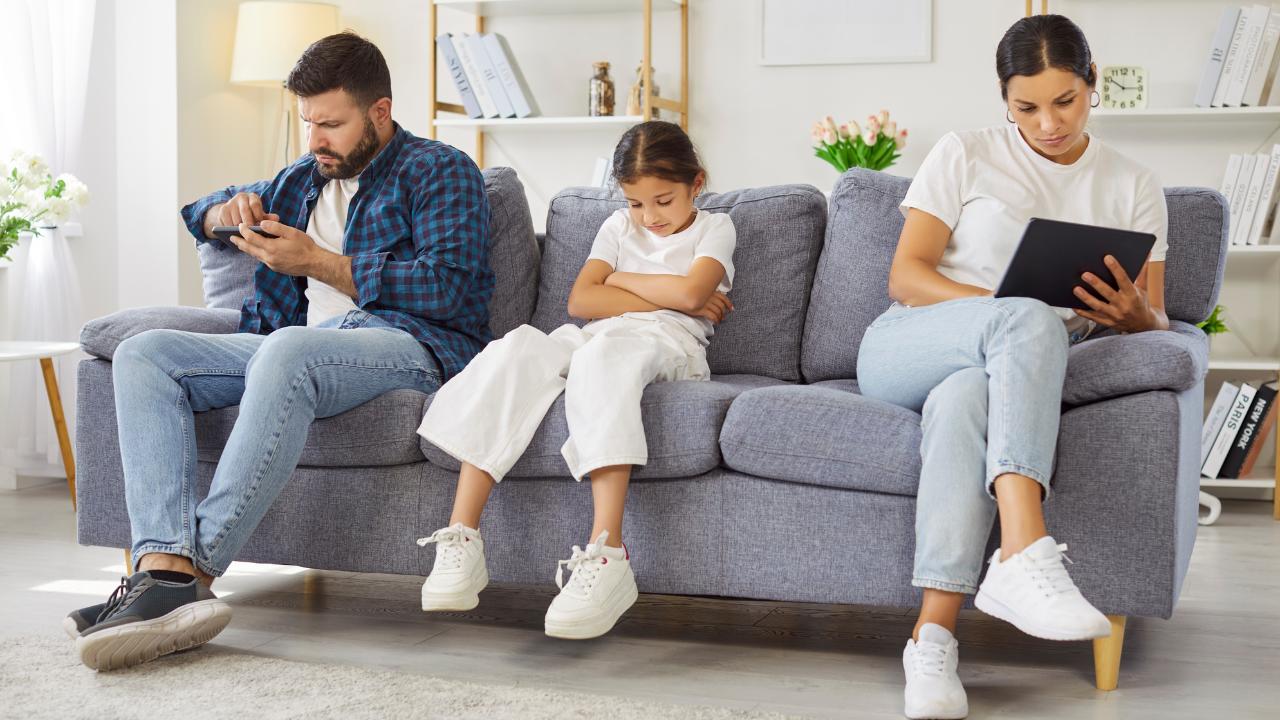 Are your kids addicted to screens too? 5 things parents must fix first ...